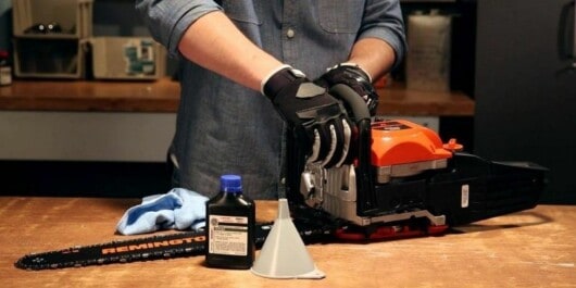 How To Clean A Chainsaw: Clean Your Chainsaw And Get High-Quality ...