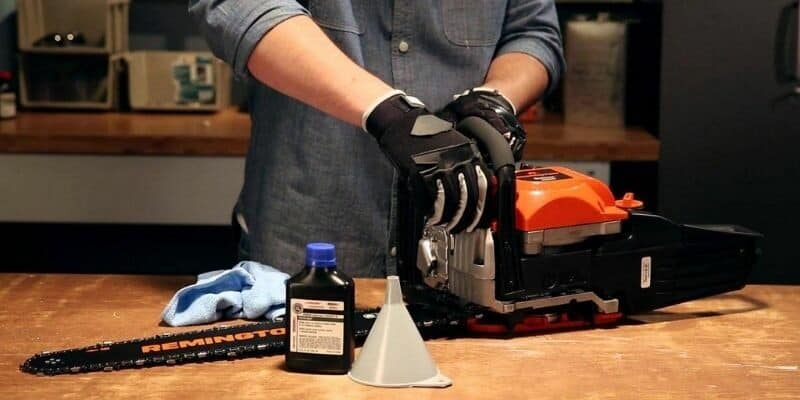 How To Clean A Chainsaw: Clean Your Chainsaw And Get High-Quality ...