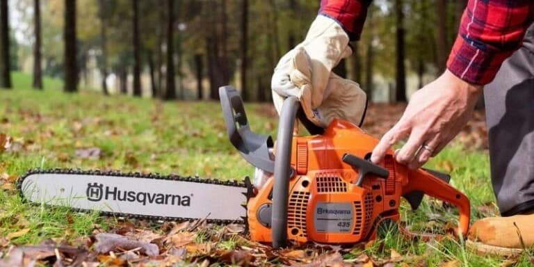How To Use A Chainsaw: Know The Proper Steps To Use Different Kinds Of ...
