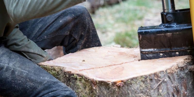 How To Use A Manual Log Splitter | Backyard Mike