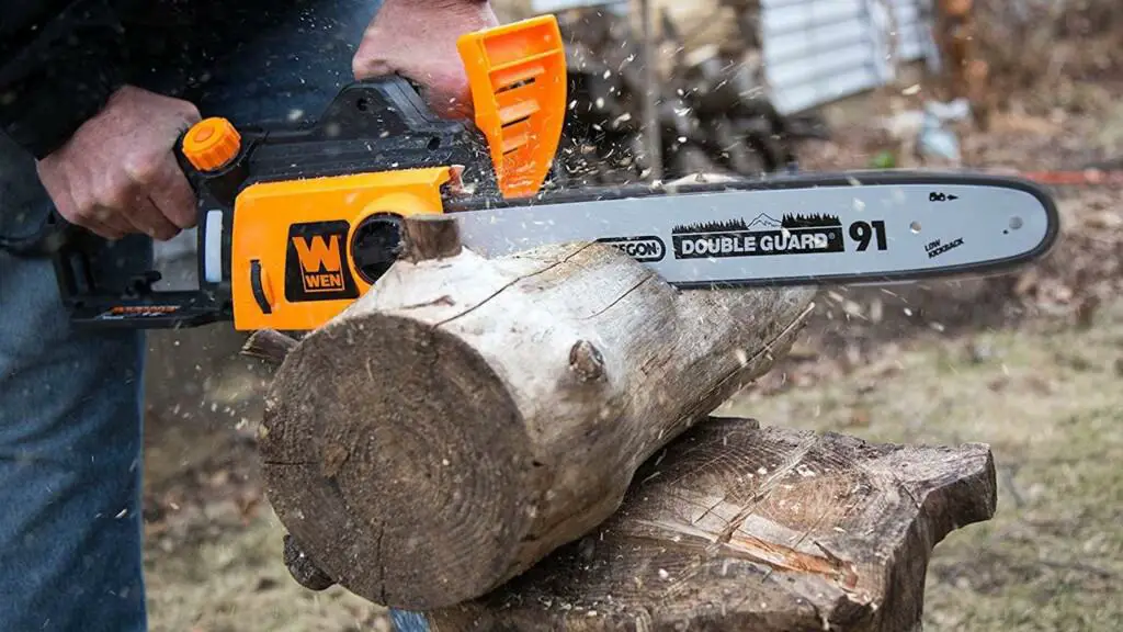 How To Use A Chainsaw To Cut Logs: Step-By-Step Guide To Cut Wooden ...